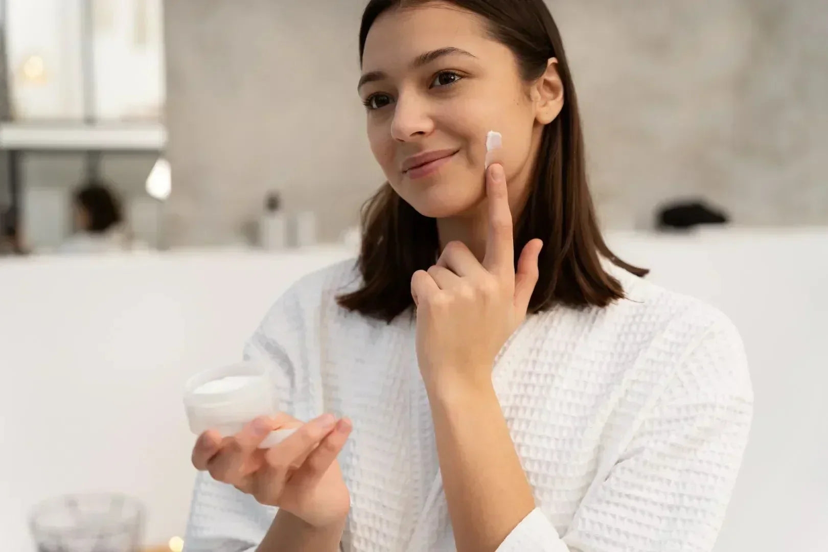 Can Differin Be Used for Anti-Aging? Dermatologist Insights – omre US